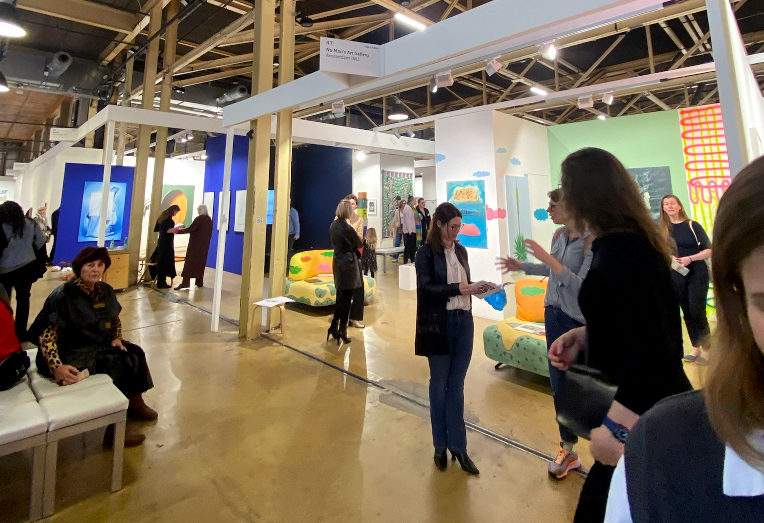 Erasmus-studenten bij Art Rotterdam: 'Doordat ik niets kan kopen ...