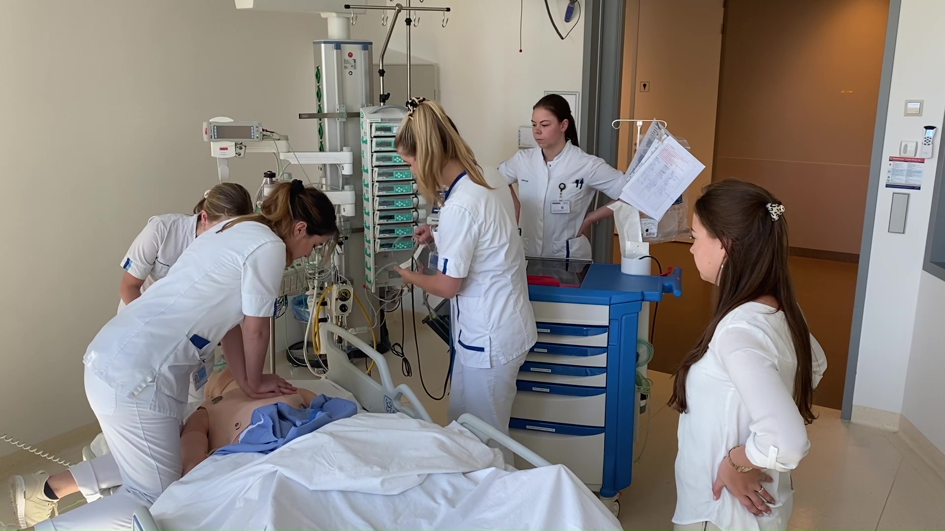 Students in the ICU: Merve's first real CPR session - Erasmus Magazine