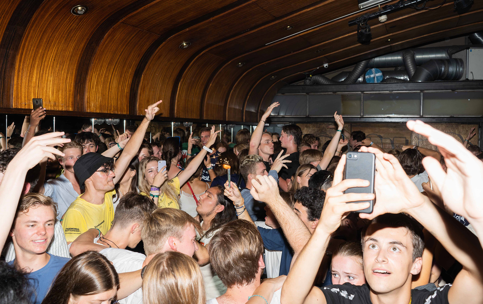 Party cultures of EUR students: bowls of fruit, beach dancing and beers ...
